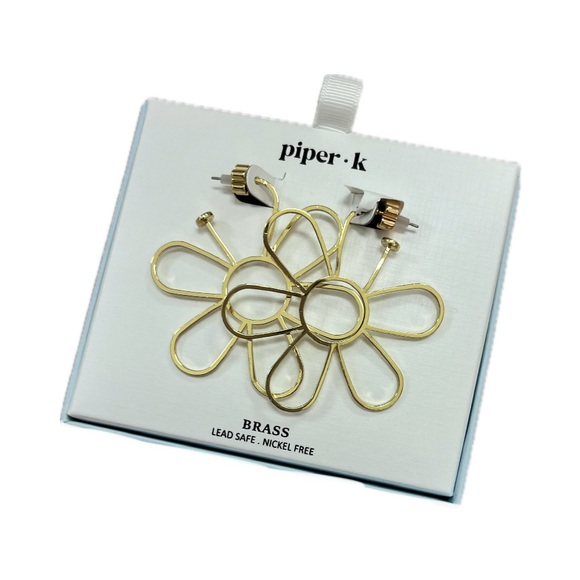 Piper | Jewelry | Nwt Piper K Gorgeous Golden Tone Wire Floral Earrings ...